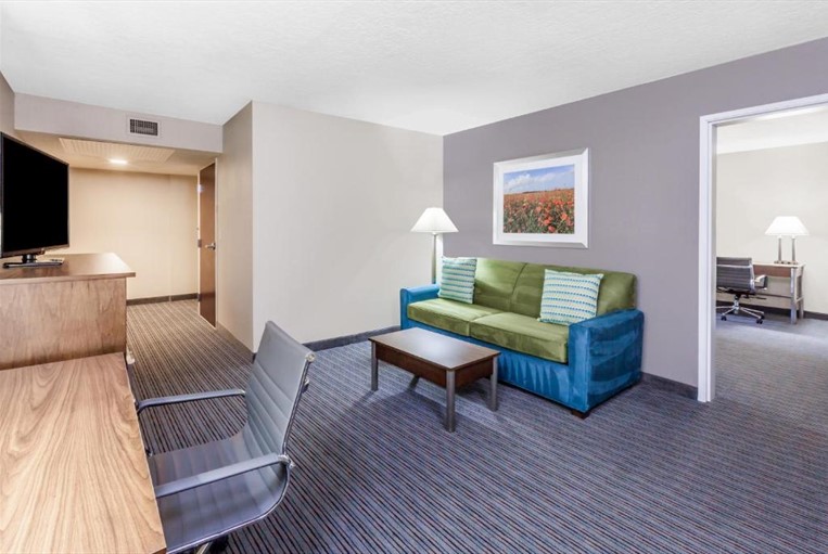 Holiday Inn & Suites-Oklahoma City, Oklahoma